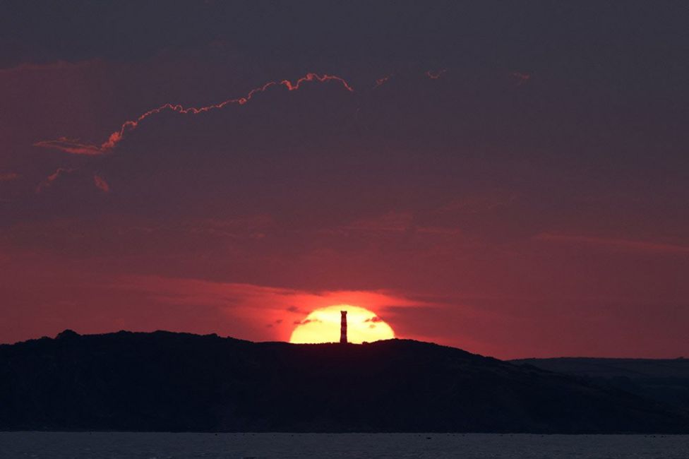 In pictures: Hot weather sweeps across UK - BBC News