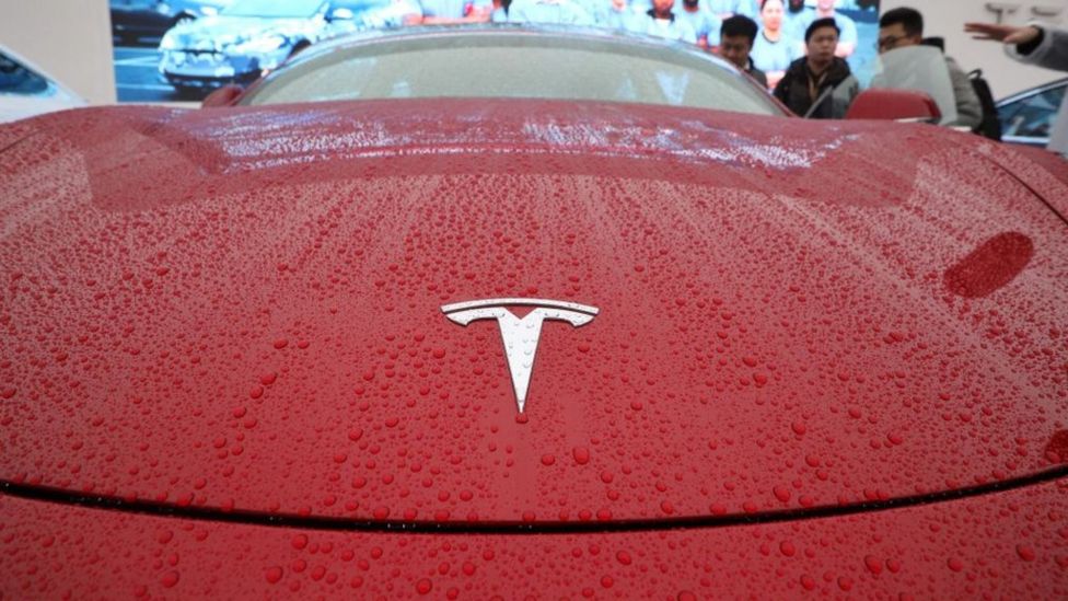 Tesla delivers its first 'Made in China' cars - BBC News