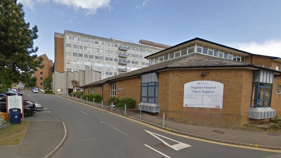 Swansea Hospitals Radio founders reunite after 50 years - BBC News