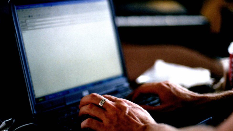 Email 'most common internet activity' in Britain - BBC News