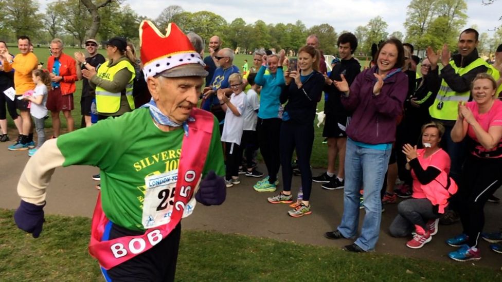 Parkrun: Northampton runner, 88, to complete 400th event - BBC News