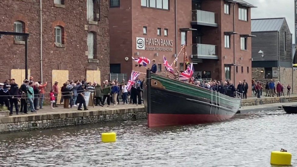Century-old Devon fishing boat sets sail after restoration - BBC News