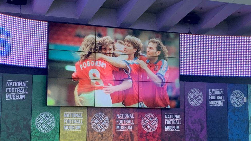 Euro 96 photo exhibition on show at National Football Museum - BBC News
