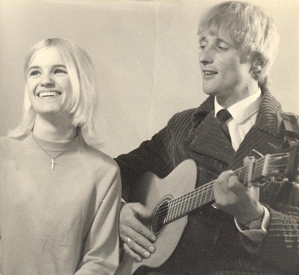 Pen-blwydd yn 70: Oriel atgofion Aloma Jones - BBC Cymru Fyw