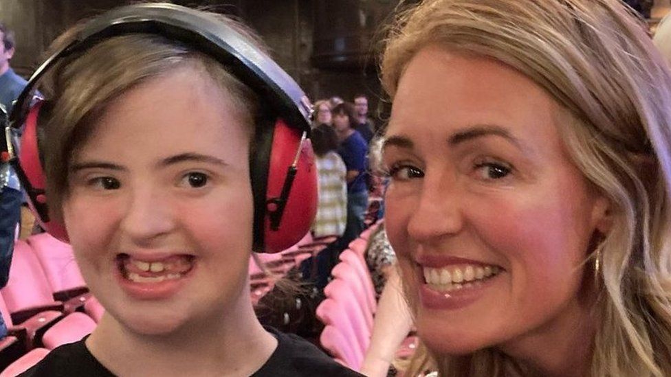 Teen with Down's syndrome donates five feet of hair to charity - BBC News