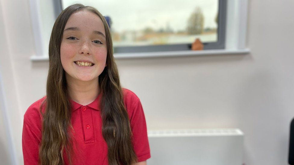 AI helps out time-strapped teachers, says report - BBC News