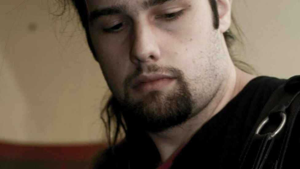 Tribute to 'awesome' Hampshire guitarist Chris Burgess - BBC News