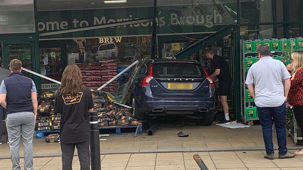 Driver injured as car crashes into Morrisons in Brough - BBC News