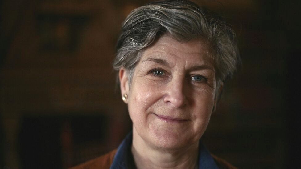 Llai na chwarter o artistiaid yr Amgueddfa Gen yn fenywod - BBC Cymru Fyw