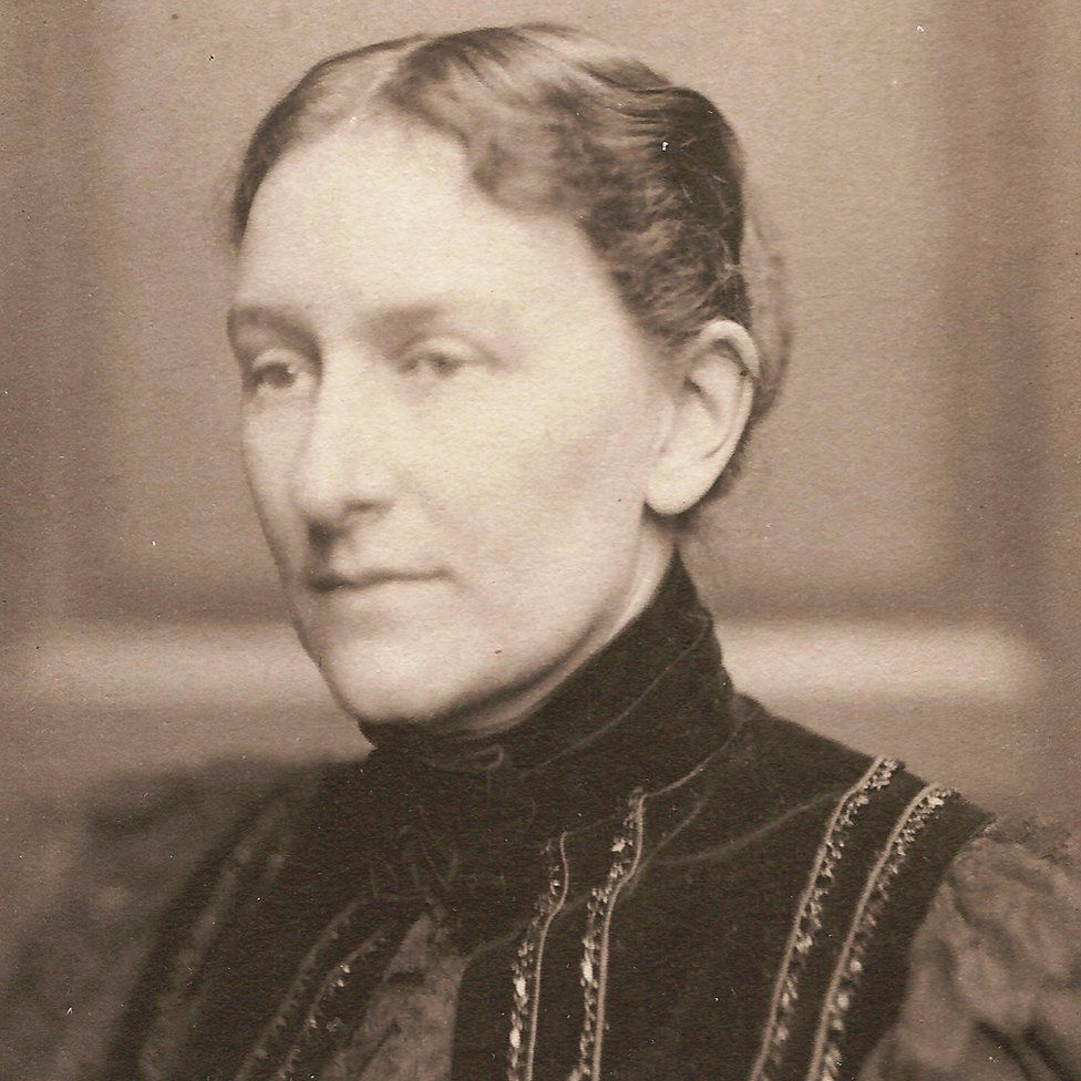 Standen House lost arts and crafts garden restored - BBC News