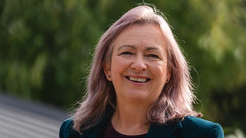 Beti a'i Phobol: Chwe phwynt o sgwrs y gwleidydd Liz Saville Roberts ...