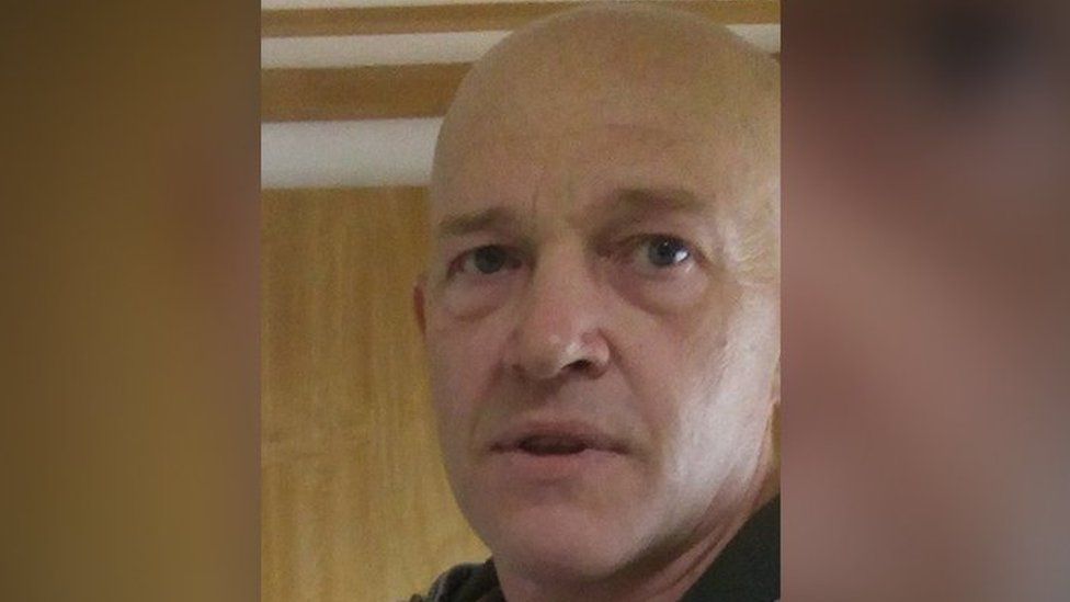 Steve Baxter: The month-long hunt for a fleeing killer - BBC News