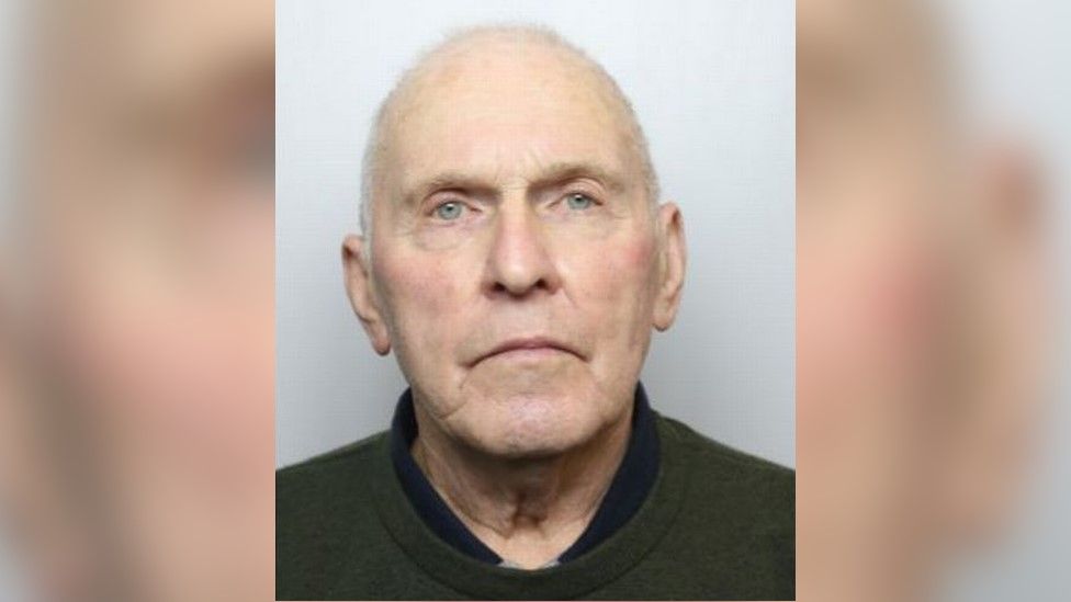 Tamworth man, 82, jailed for sexually abusing children - BBC News