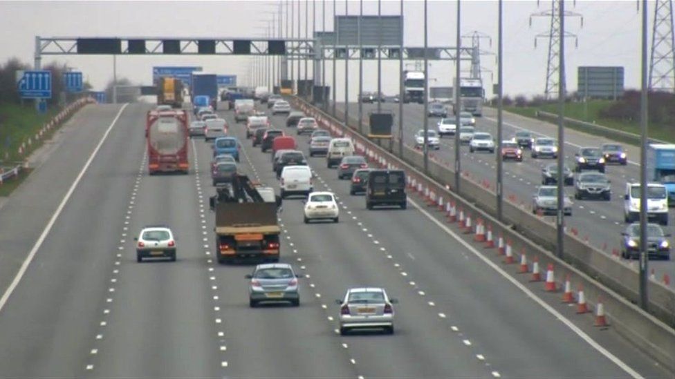 Plans to fine drivers flouting smart motorway rules - BBC News
