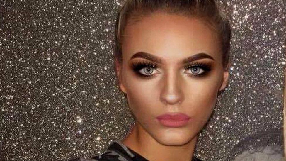 Sydney 'selfie hotspot' death Briton Madalyn Davis 'took drugs' - BBC News