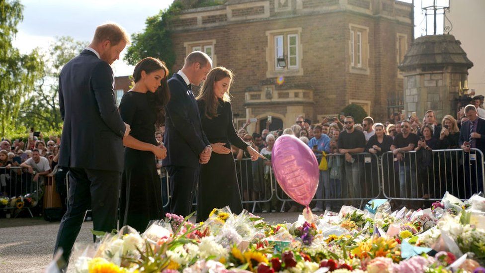 Queen Elizabeth II: Royal Family come together to view tributes - BBC ...