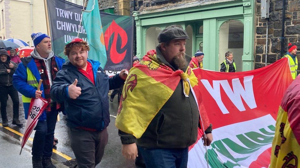 'Rhaid cau bylchau grymoedd trethu ail gartrefi' - BBC Cymru Fyw