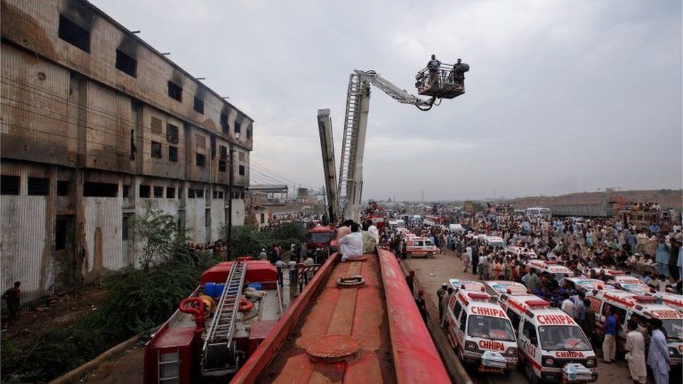 Pakistan fire: Two to hang for Karachi garment factory inferno - BBC News