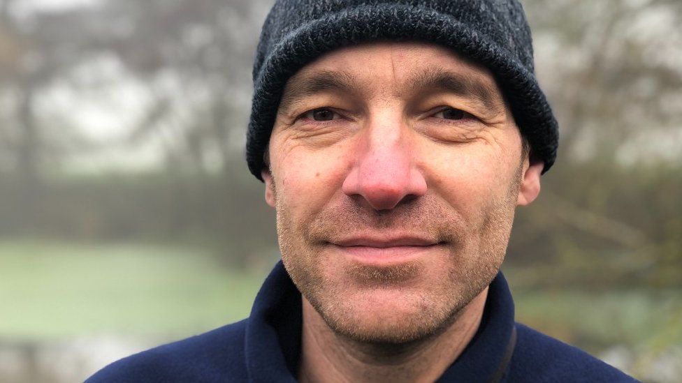 Sonar used to detect underwater beaver burrows - BBC News