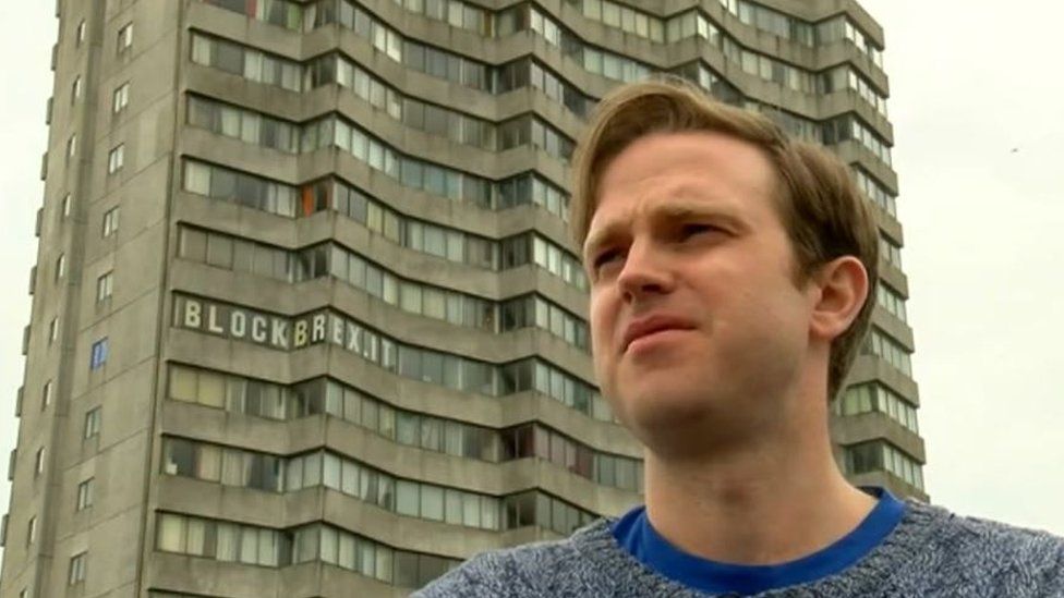 Margate man faces eviction for 'Block Brexit' sign - BBC News