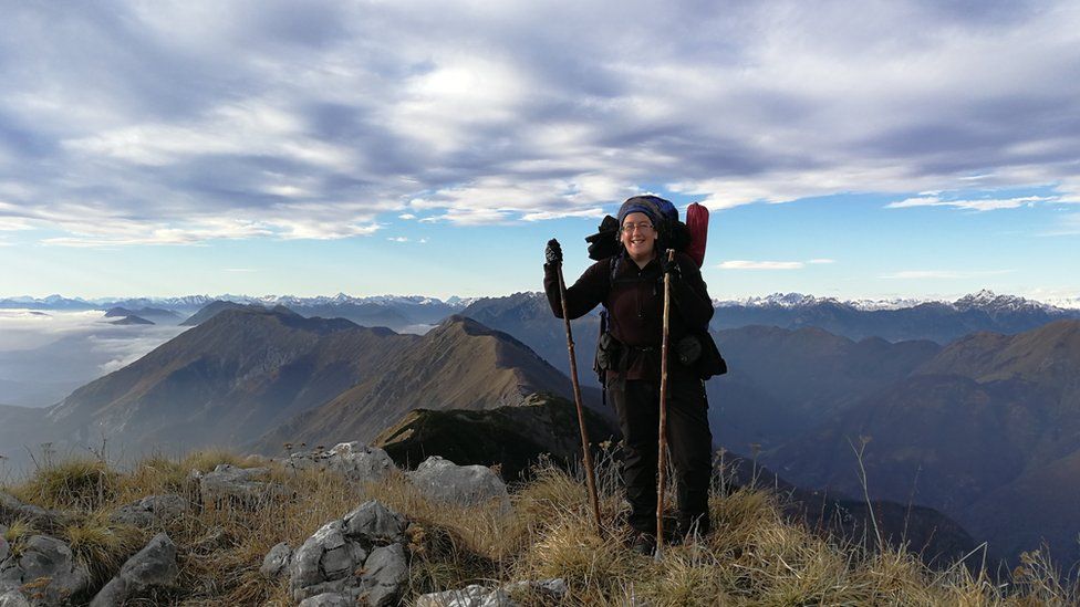 Derbyshire cancer survivor walks across Europe - BBC News