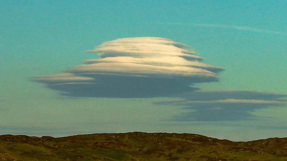 Striking stacked lenticular clouds captured in northern England - BBC ...