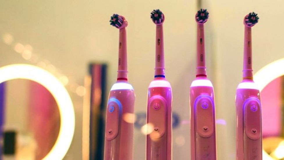 CES 2017: Smart hairbrush listens for breaking hair - BBC News