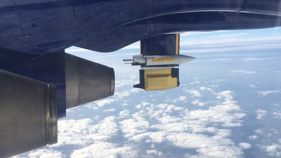 Flights probe jet stream role in floods - BBC News