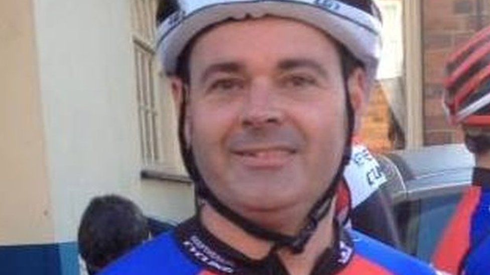 Hinckley deaths: Dead father had stab wound to chest - BBC News