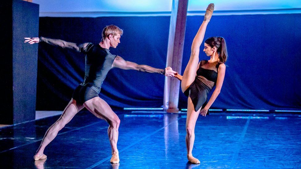 Gary Lineker's underwear pledge: Tips from men who work in pants - BBC News