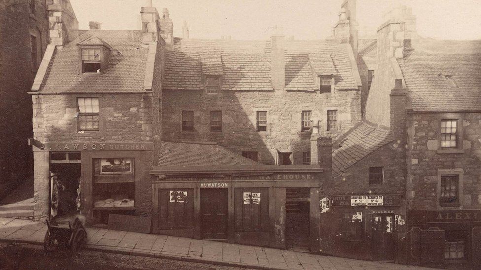 New exhibition digs deep into Dundee's housing history - BBC News
