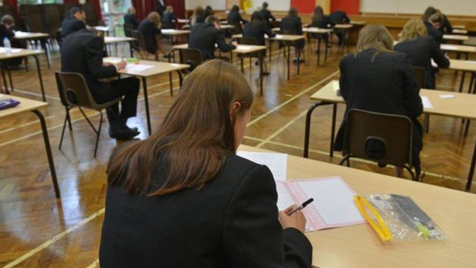 Cheating in exams: Smartphones blamed for rise in incidents - BBC News