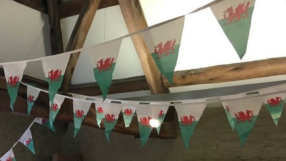 Cyhoeddi papur bro diweddaraf Cymru ar Ddydd Gŵyl Dewi - BBC Cymru Fyw