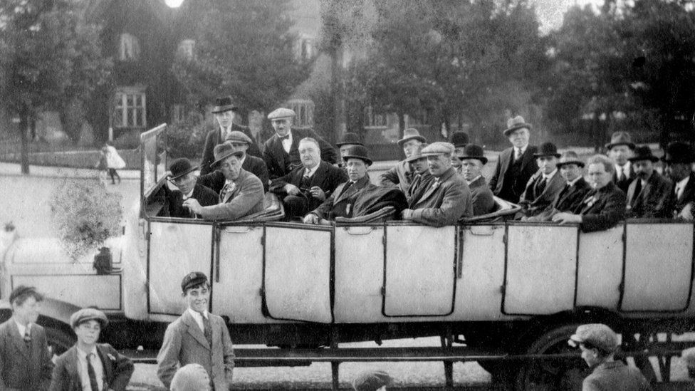 Fiabhras a' Chupa an Inbhir Nis - Naidheachdan a' BhBC