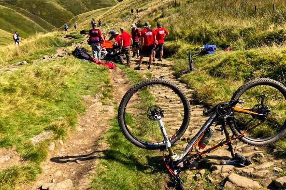 Edale: Mountain biker rescued after beauty spot fall - BBC News