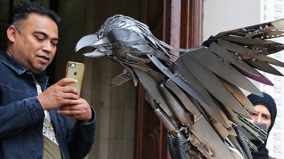 Boy, 15, stabbed more than 20 times in Luton - BBC News