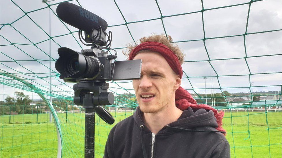 Cwrdd â'r seren Instagram o Sir Gâr - BBC Cymru Fyw