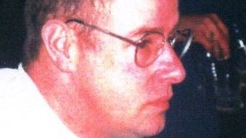 Bruce Gapper missing man case: Plea to trace housemates - BBC News