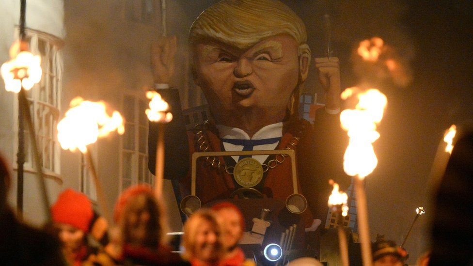 Revellers descend on Lewes for bonfire celebrations - BBC News