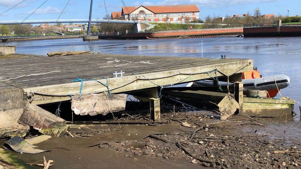 Concerns after Tees Barrage fault causes water level drop - BBC News