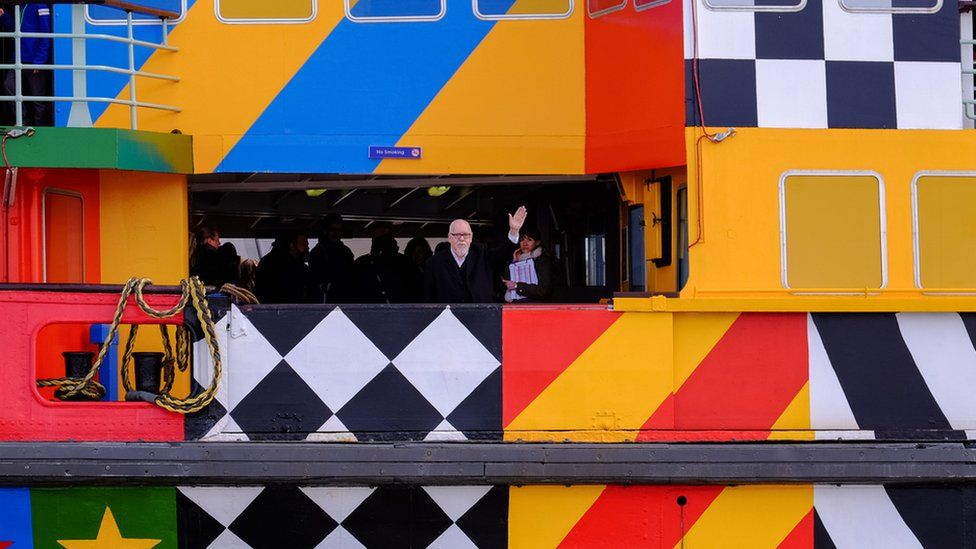 Sgt Pepper artist made 'honorary Scouser' in Liverpool - BBC News