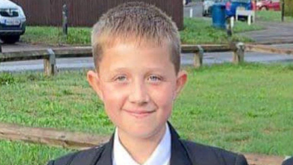 Crawley: Memorial walk held over death of Tyler Wills - BBC News