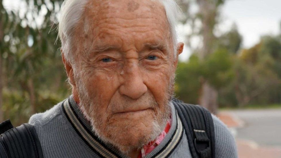 David Goodall: Scientist, 104, ends his life in Switzerland - BBC News