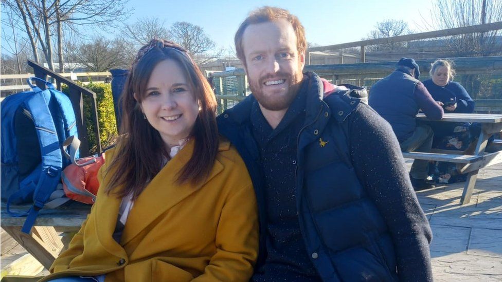 Ffermwr yn 'deffro a chyfogi' wrth boeni am brofion TB - BBC Cymru Fyw