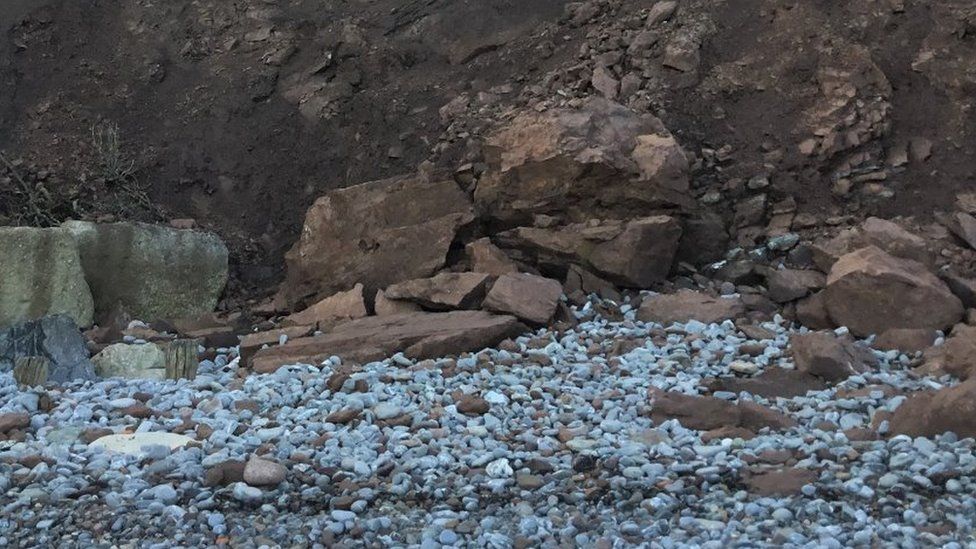 Rockfall imminent, Watchet beach visitors warned - BBC News