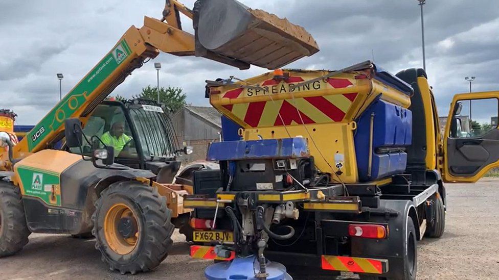Gritting crews on standby to lay sand on melting roads - BBC News