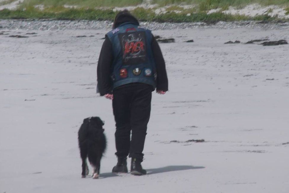 Family of missing Adam Mitchell 'desperately concerned' - BBC News