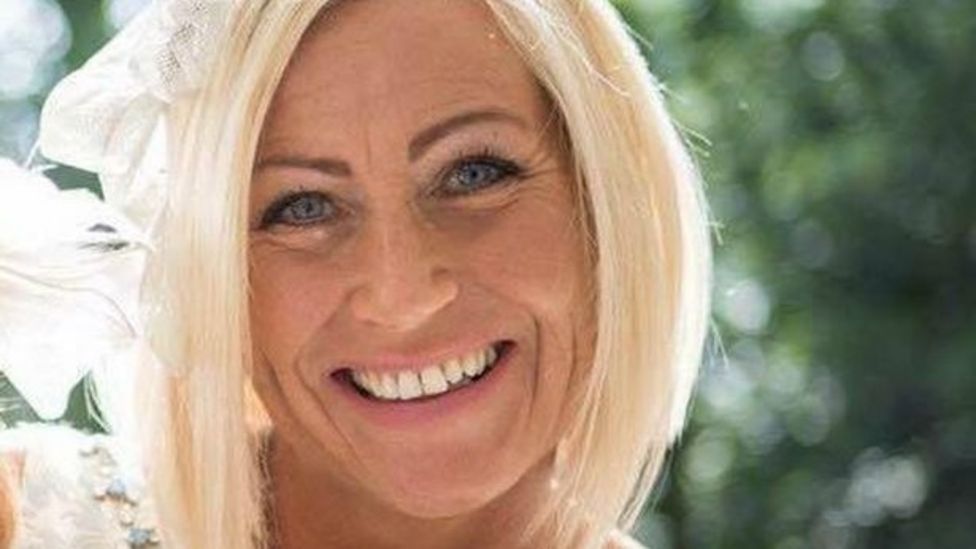 Murdered woman was left without phone by police investigators - BBC News