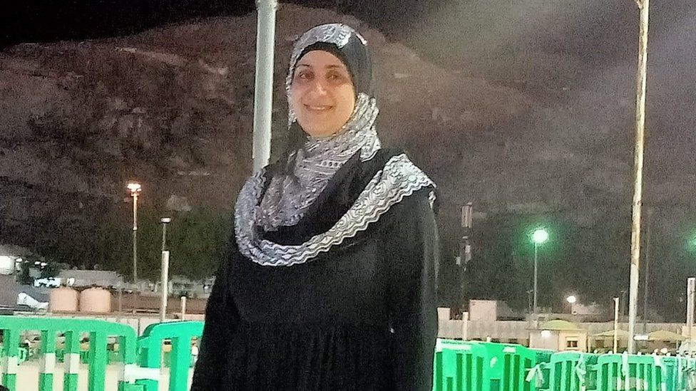 Wirral family distraught as mother trapped in Gaza - BBC News