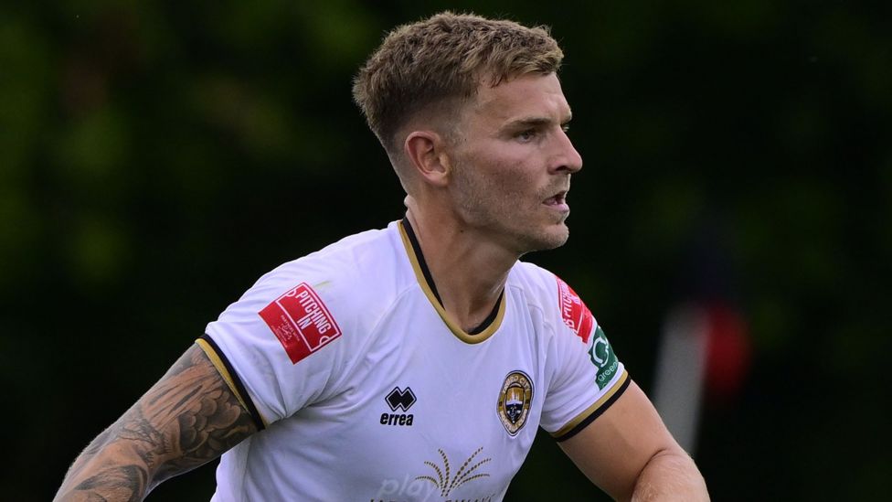 Adam Porter: Truro City sign Salford City midfielder on loan - BBC Sport